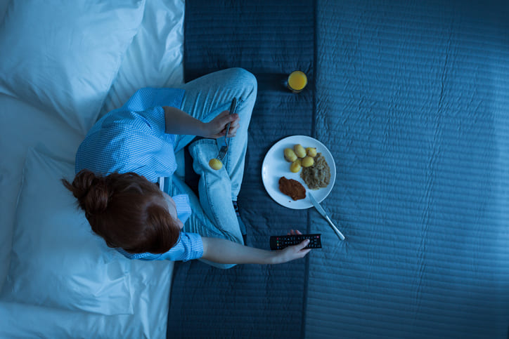 Eating in Bed: Is It Really OK? | Ecosa Blog
